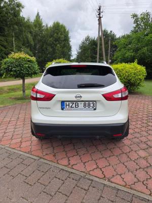 White Nissan Qashqai 2015 in Vilnius, with an engine capacity of 1.20 L and mileage of 194 thousand km for 7300 €, photo 7 on AUTOMOTO.COM.LV