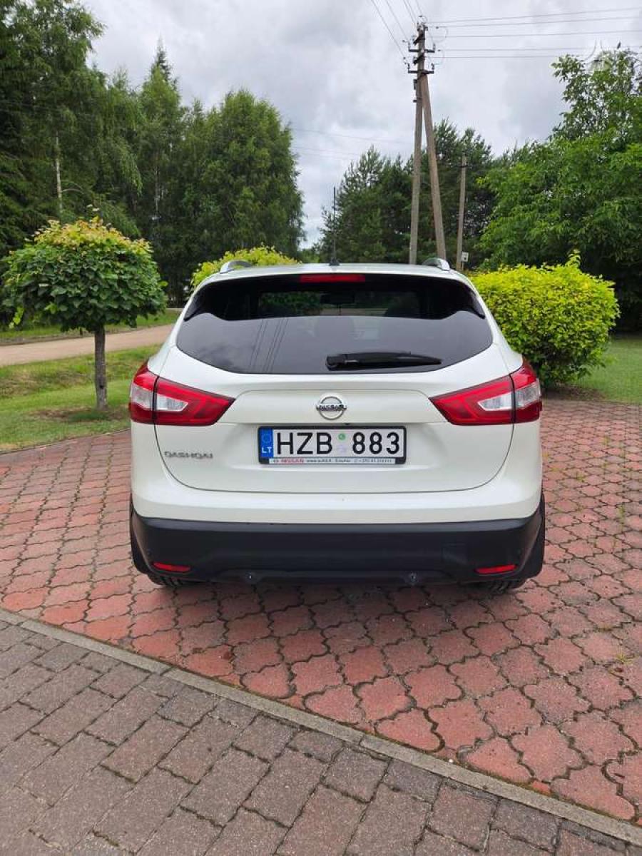White Nissan Qashqai 2015 in Vilnius, with an engine capacity of 1.20 L and mileage of 194 thousand km for 7300 €, photo 7 on AUTOMOTO.COM.LV