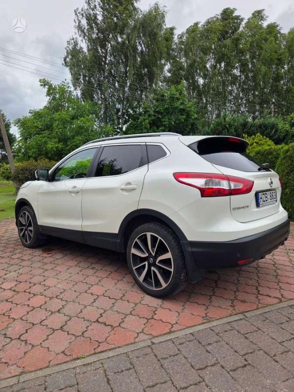 White Nissan Qashqai 2015 in Vilnius, with an engine capacity of 1.20 L and mileage of 194 thousand km for 7300 €, photo 7 on AUTOMOTO.COM.LV