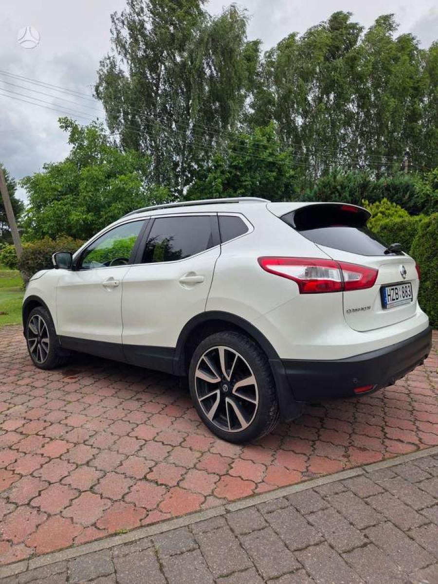 White Nissan Qashqai 2015 in Vilnius, with an engine capacity of 1.20 L and mileage of 194 thousand km for 7300 €, photo 8 on AUTOMOTO.COM.LV
