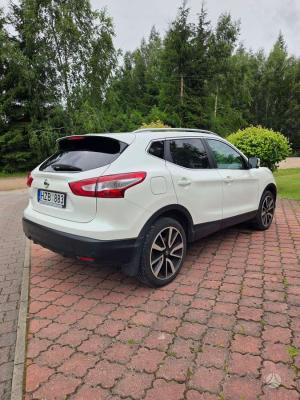 White Nissan Qashqai 2015 in Vilnius, with an engine capacity of 1.20 L and mileage of 194 thousand km for 7300 €, photo 9 on AUTOMOTO.COM.LV