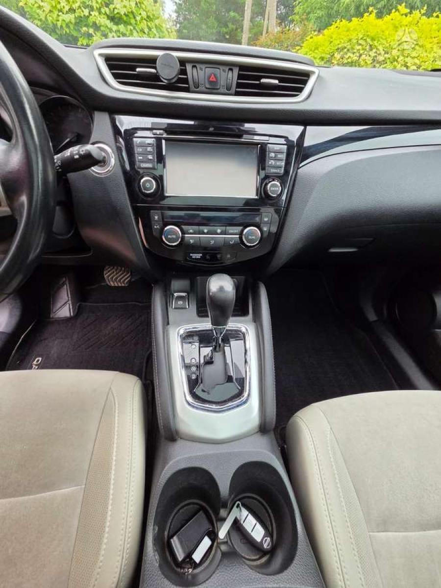 White Nissan Qashqai 2015 in Vilnius, with an engine capacity of 1.20 L and mileage of 194 thousand km for 7300 €, photo 10 on AUTOMOTO.COM.LV