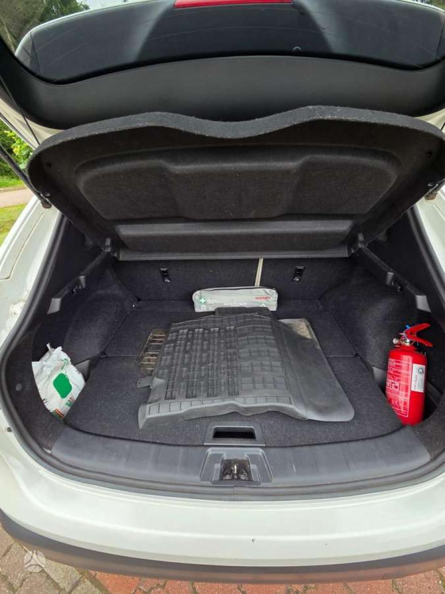 White Nissan Qashqai 2015 in Vilnius, with an engine capacity of 1.20 L and mileage of 194 thousand km for 7300 €, photo 13 on AUTOMOTO.COM.LV
