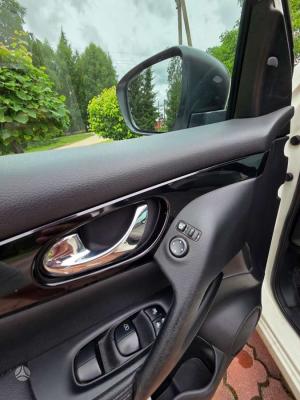 White Nissan Qashqai 2015 in Vilnius, with an engine capacity of 1.20 L and mileage of 194 thousand km for 7300 €, photo 15 on AUTOMOTO.COM.LV