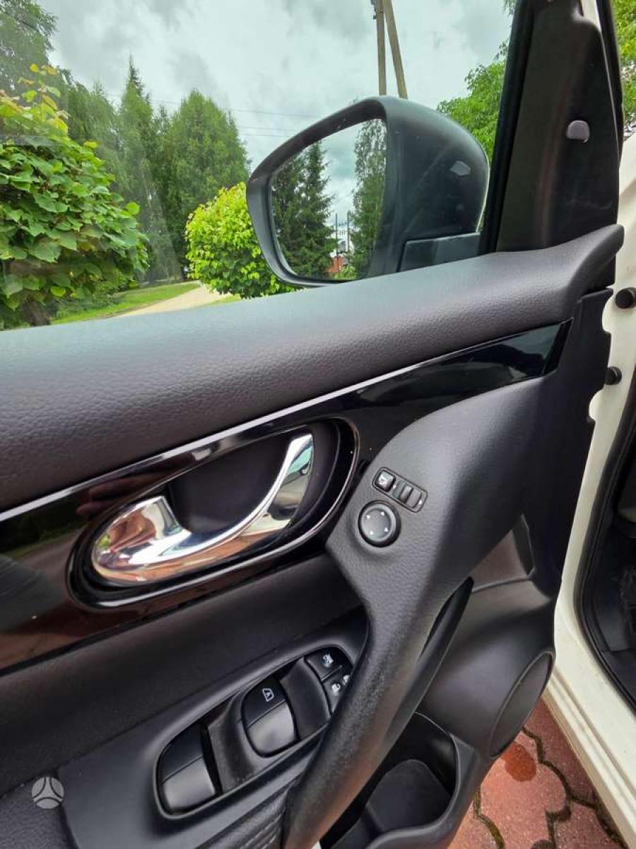 White Nissan Qashqai 2015 in Vilnius, with an engine capacity of 1.20 L and mileage of 194 thousand km for 7300 €, photo 15 on AUTOMOTO.COM.LV