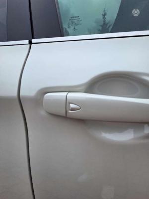 White Nissan Qashqai 2015 in Vilnius, with an engine capacity of 1.20 L and mileage of 194 thousand km for 7300 €, photo 19 on AUTOMOTO.COM.LV