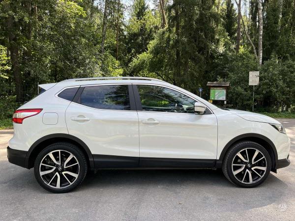 White Nissan Qashqai 2015 in Taurage, with an engine capacity of 1.20 L and mileage of 118 thousand km for 7550 €, photo 4 on AUTOMOTO.COM.LV