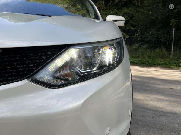 White Nissan Qashqai 2015 in Taurage, with an engine capacity of 1.20 L and mileage of 118 thousand km for 7550 €, photo 8 on AUTOMOTO.COM.LV