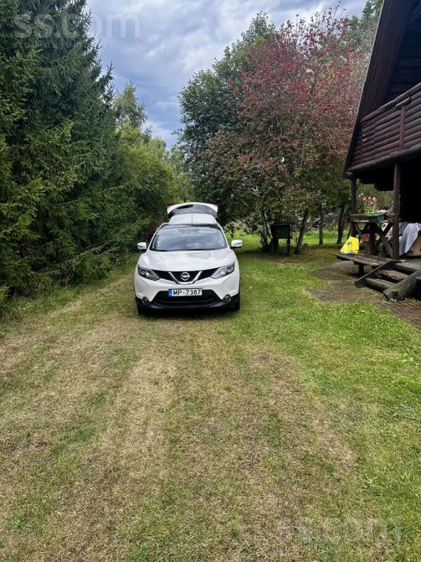 White Nissan Qashqai 2015 in Daugavpils, with an engine capacity of 1.50 L and mileage of 246 thousand km for 7300 €, photo 1 on AUTOMOTO.COM.LV