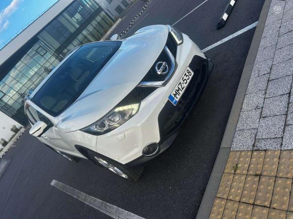 White Nissan Qashqai 2015 in Vilnius, with an engine capacity of 1.20 L and mileage of 175 thousand km for 7000 €, photo 4 on AUTOMOTO.COM.LV