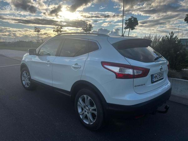 White Nissan Qashqai 2015 in Vilnius, with an engine capacity of 1.20 L and mileage of 175 thousand km for 7000 €, photo 8 on AUTOMOTO.COM.LV