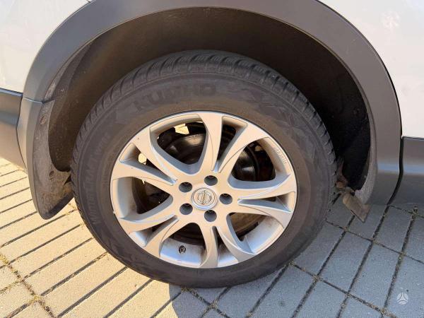 White Nissan Qashqai 2015 in Kaunas, with an engine capacity of 1.20 L and mileage of 166 thousand km for 10100 €, photo 10 on AUTOMOTO.COM.LV