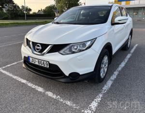 White Nissan Qashqai 2015 in Riga, with an engine capacity of 1.60 L and mileage of 178 thousand km for 7700 €, photo  on AUTOMOTO.COM.LV