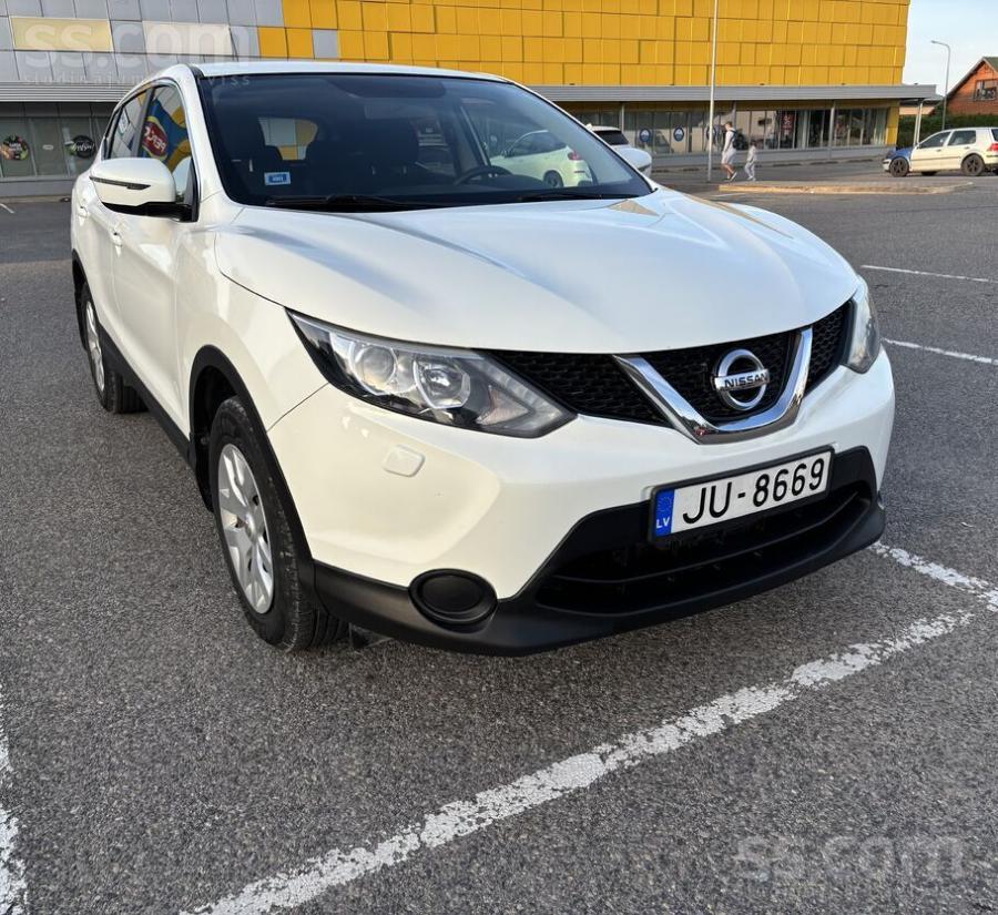 White Nissan Qashqai 2015 in Riga, with an engine capacity of 1.60 L and mileage of 178 thousand km for 7700 €, photo 4 on AUTOMOTO.COM.LV