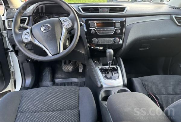 White Nissan Qashqai 2015 in Riga, with an engine capacity of 1.60 L and mileage of 178 thousand km for 7700 €, photo 5 on AUTOMOTO.COM.LV