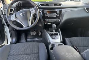 White Nissan Qashqai 2015 in Riga, with an engine capacity of 1.60 L and mileage of 178 thousand km for 7700 €, photo 6 on AUTOMOTO.COM.LV