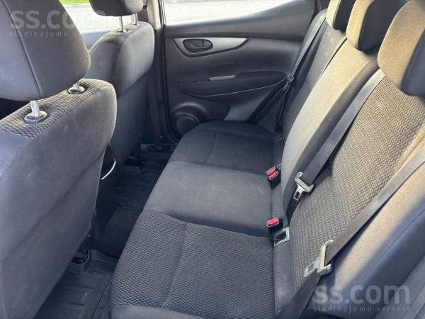 White Nissan Qashqai 2015 in Riga, with an engine capacity of 1.60 L and mileage of 178 thousand km for 7700 €, photo 6 on AUTOMOTO.COM.LV