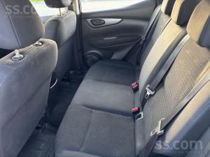 White Nissan Qashqai 2015 in Riga, with an engine capacity of 1.60 L and mileage of 178 thousand km for 7700 €, photo 7 on AUTOMOTO.COM.LV