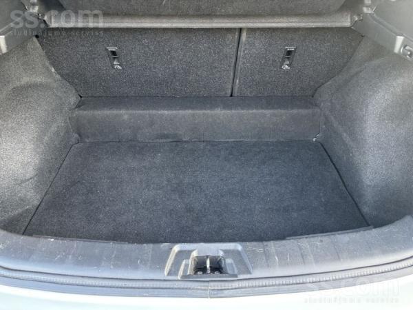 White Nissan Qashqai 2015 in Riga, with an engine capacity of 1.60 L and mileage of 178 thousand km for 7700 €, photo 7 on AUTOMOTO.COM.LV