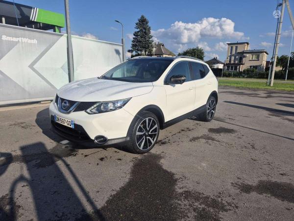 White Nissan Qashqai 2015 in Taurage, with an engine capacity of 1.20 L and mileage of 179 thousand km for 7200 €, photo 1 on AUTOMOTO.COM.LV