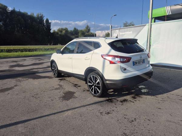 White Nissan Qashqai 2015 in Taurage, with an engine capacity of 1.20 L and mileage of 179 thousand km for 7200 €, photo 4 on AUTOMOTO.COM.LV