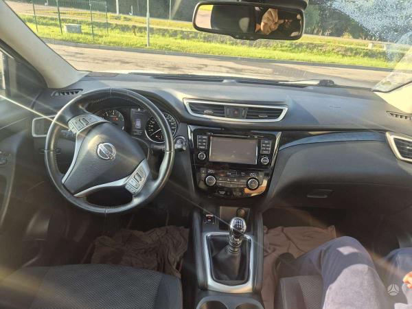 White Nissan Qashqai 2015 in Taurage, with an engine capacity of 1.20 L and mileage of 179 thousand km for 7200 €, photo 6 on AUTOMOTO.COM.LV