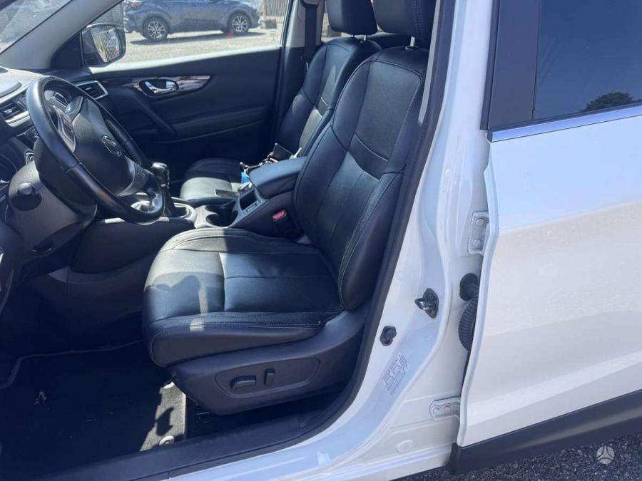White Nissan Qashqai 2015 in Alytus, with an engine capacity of 1.46 L and mileage of 220 thousand km for 9200 €, photo 16 on AUTOMOTO.COM.LV