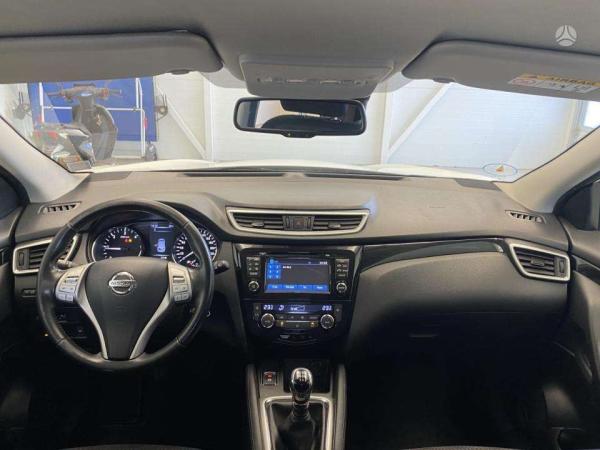 White Nissan Qashqai 2015 in Radviliskis, with an engine capacity of 1.46 L and mileage of 237 thousand km for 7650 €, photo 11 on AUTOMOTO.COM.LV