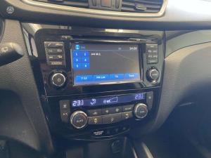 White Nissan Qashqai 2015 in Radviliskis, with an engine capacity of 1.46 L and mileage of 237 thousand km for 7650 €, photo 16 on AUTOMOTO.COM.LV