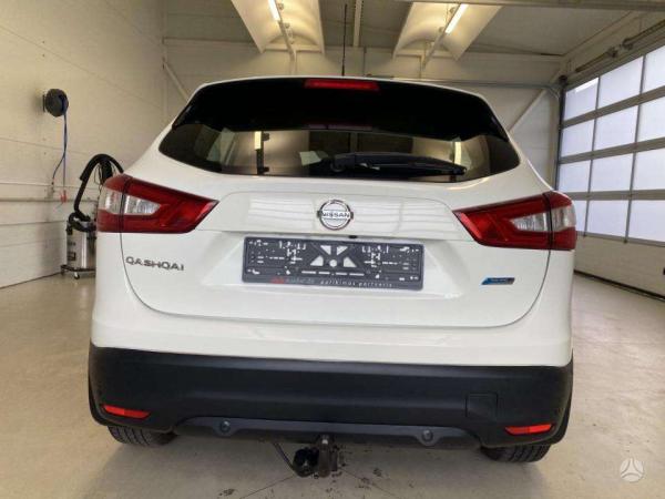White Nissan Qashqai 2015 in Radviliskis, with an engine capacity of 1.46 L and mileage of 237 thousand km for 7450 €, photo 7 on AUTOMOTO.COM.LV