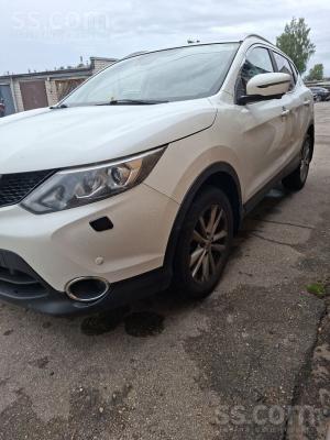 Balts Nissan Qashqai 2015 Rīga, ar dzinēja tilpumu 1.20 L un nobraukumu 134 tūkst. km par 8000 €, foto 1 vietnē AUTOMOTO.COM.LV