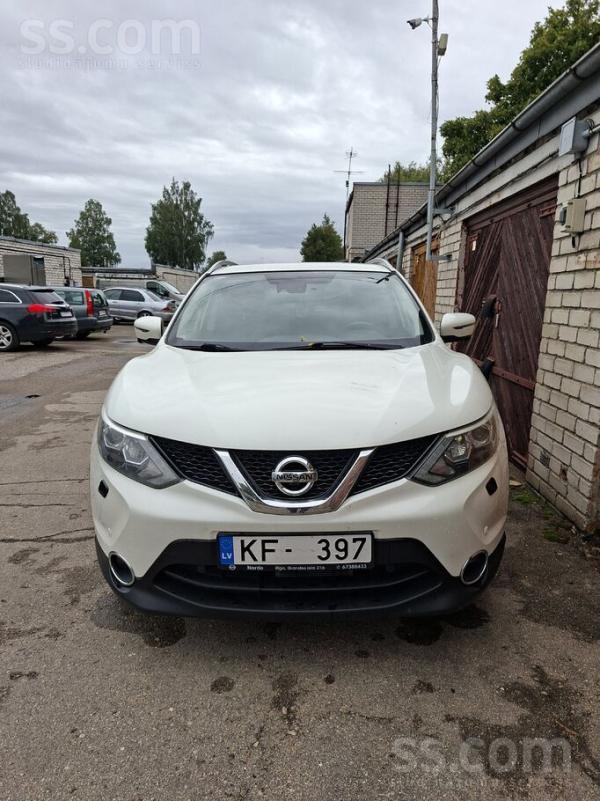 Nissan Qashqai 2015 Rīga vietnē Balts Nissan Qashqai 2015 Rīga, ar dzinēja tilpumu 1.20 L un nobraukumu 134 tūkst. km par 8000 €, foto 6 vietnē AUTOMOTO.COM.LV
