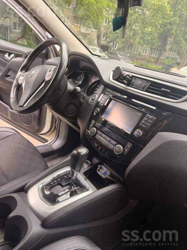 Nissan Qashqai 2015 Rīga vietnē Balts Nissan Qashqai 2015 Rīga, ar dzinēja tilpumu 1.20 L un nobraukumu 134 tūkst. km par 8000 €, foto 8 vietnē AUTOMOTO.COM.LV