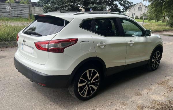 Nissan Qashqai 2015 Tauragė vietnē Balts Nissan Qashqai 2015 Tauragė, ar dzinēja tilpumu 1.60 L un nobraukumu 147 tūkst. km par 7700 €, foto 5 vietnē AUTOMOTO.COM.LV