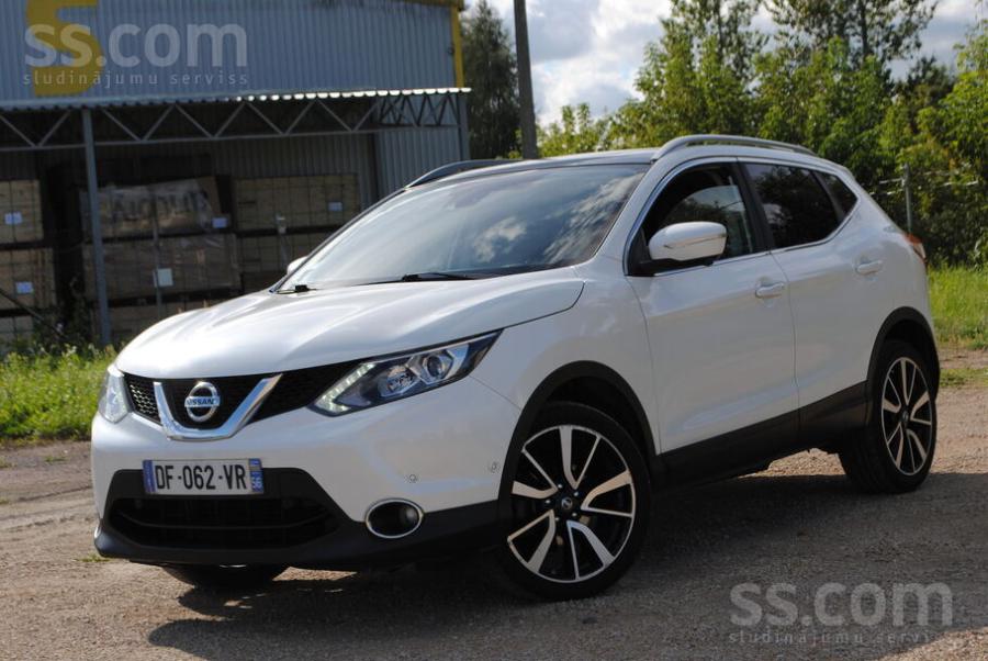 White Nissan Qashqai 2015 in Riga, with an engine capacity of 1.60 L and mileage of 246 thousand km for 7990 €, photo 1 on AUTOMOTO.COM.LV