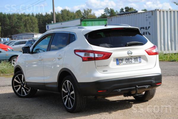 Balts Nissan Qashqai 2015 Rīga, ar dzinēja tilpumu 1.60 L un nobraukumu 246 tūkst. km par 7990 €, foto 4 vietnē AUTOMOTO.COM.LV