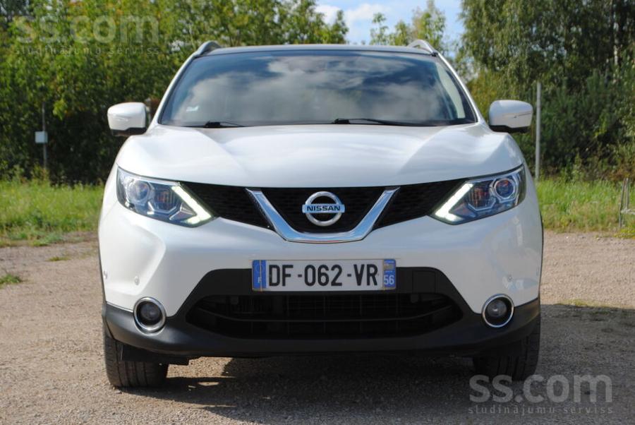 White Nissan Qashqai 2015 in Riga, with an engine capacity of 1.60 L and mileage of 246 thousand km for 7990 €, photo 6 on AUTOMOTO.COM.LV
