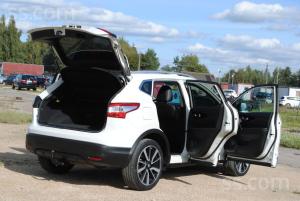 White Nissan Qashqai 2015 in Riga, with an engine capacity of 1.60 L and mileage of 246 thousand km for 7990 €, photo 7 on AUTOMOTO.COM.LV
