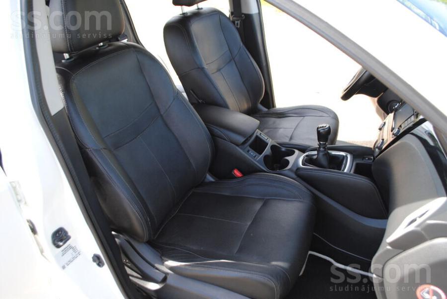 White Nissan Qashqai 2015 in Riga, with an engine capacity of 1.60 L and mileage of 246 thousand km for 7990 €, photo 13 on AUTOMOTO.COM.LV