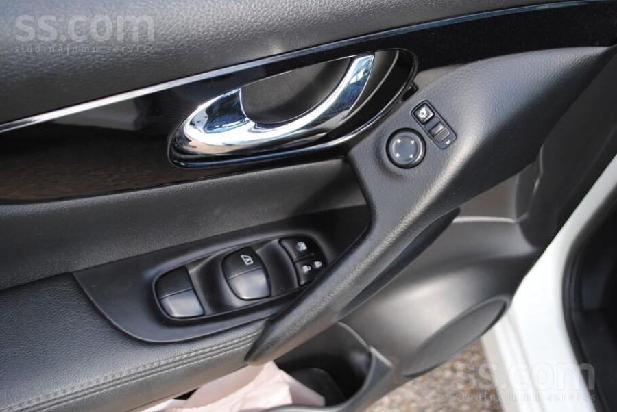White Nissan Qashqai 2015 in Riga, with an engine capacity of 1.60 L and mileage of 246 thousand km for 7990 €, photo 17 on AUTOMOTO.COM.LV