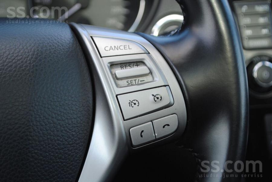 White Nissan Qashqai 2015 in Riga, with an engine capacity of 1.60 L and mileage of 246 thousand km for 7990 €, photo 19 on AUTOMOTO.COM.LV