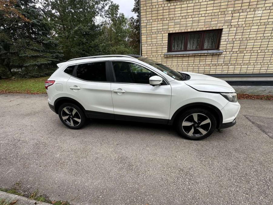 Balts Nissan Qashqai 2015 Kauņa, ar dzinēja tilpumu 1.62 L un nobraukumu 240 tūkst. km par 6400 €, foto 6 vietnē AUTOMOTO.COM.LV