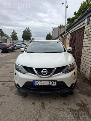 White Nissan Qashqai 2015 in Riga, with an engine capacity of 1.20 L and mileage of 135 thousand km for 7600 €, photo 6 on AUTOMOTO.COM.LV