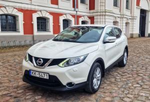 White Nissan Qashqai 2016 in Riga, with an engine capacity of 1.60 L and mileage of 84 thousand km for 13500 €, photo 1 on AUTOMOTO.COM.LV