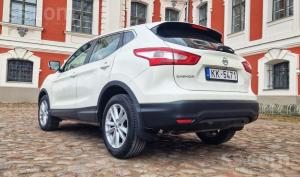 White Nissan Qashqai 2016 in Riga, with an engine capacity of 1.60 L and mileage of 84 thousand km for 13500 €, photo 3 on AUTOMOTO.COM.LV