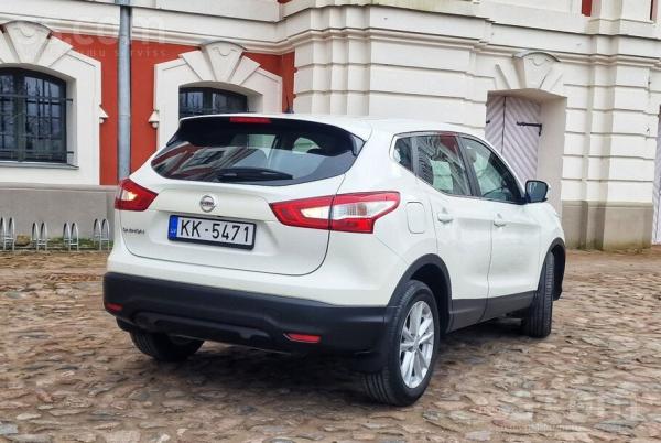 White Nissan Qashqai 2016 in Riga, with an engine capacity of 1.60 L and mileage of 84 thousand km for 13500 €, photo 4 on AUTOMOTO.COM.LV
