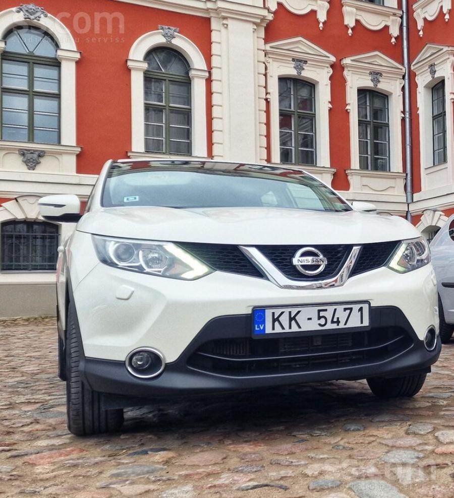 White Nissan Qashqai 2016 in Riga, with an engine capacity of 1.60 L and mileage of 84 thousand km for 13500 €, photo 7 on AUTOMOTO.COM.LV