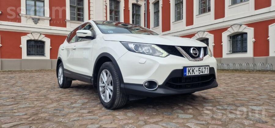 White Nissan Qashqai 2016 in Riga, with an engine capacity of 1.60 L and mileage of 84 thousand km for 13500 €, photo 1 on AUTOMOTO.COM.LV