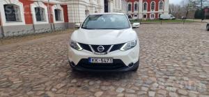 White Nissan Qashqai 2016 in Riga, with an engine capacity of 1.60 L and mileage of 84 thousand km for 13500 €, photo 3 on AUTOMOTO.COM.LV