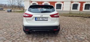 White Nissan Qashqai 2016 in Riga, with an engine capacity of 1.60 L and mileage of 84 thousand km for 13500 €, photo 4 on AUTOMOTO.COM.LV